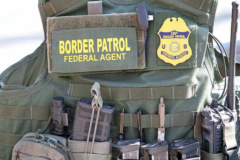 Federal Agents TRAPPED – Hotels Under SIEGE! | Patriot News Daily